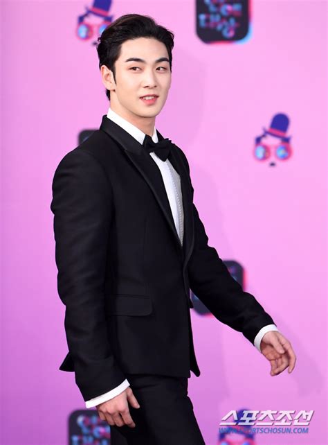 포토 백호 달콤한 눈빛 아이돌24시 네이트 연예