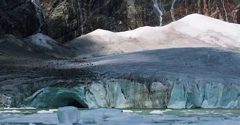 감기 감자칩 겨울 격리 경치 경치가 좋은 고요한 광야 광활한 극지 기후 변화 깨끗한 남극 대륙 녹는 눈 대형 드론 드론 비디오 롬바르디아