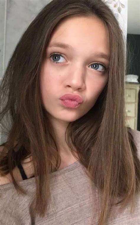 Daisy Tomlinson Height Age Bio Weight Body Measurements Net Worth