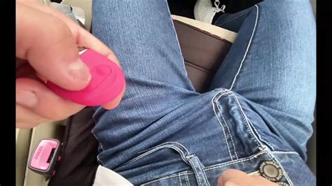 Fernbedienung Vibrator In Ihre Muschi Während Eines Dates Am Ende Hat