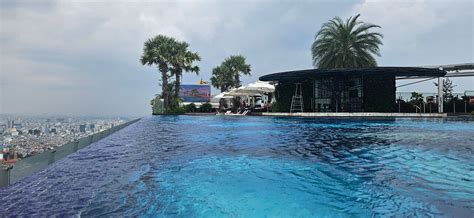 Luxe Hotel With An Awesome Roof Top Infinity Pool Review Of La Vela
