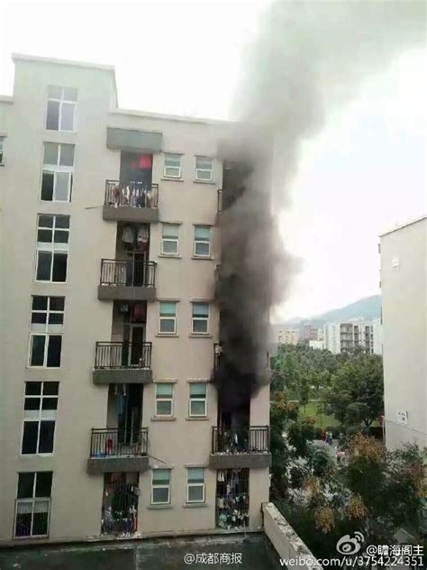 成都一高校寝室突然起火浓烟滚滚 4 中国日报网