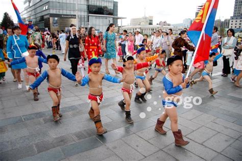 Үндэсний хувцасны гайхамшигт өв соёл “Дээлтэй Монгол” наадам