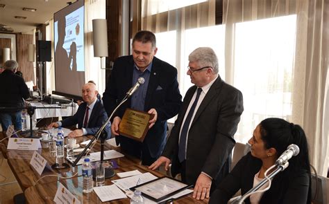 Кметът на Община Разград д р Валентин Василев получи първата юбилейна награда на НАСО за активни