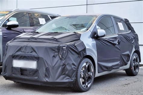 디자인이 초대박이라는 신형 모닝 위장막 차량 포착됐다