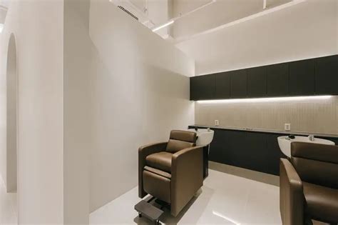 화이트톤으로 깔끔하고 심플한 21평 헤어샵 인테리어 양산