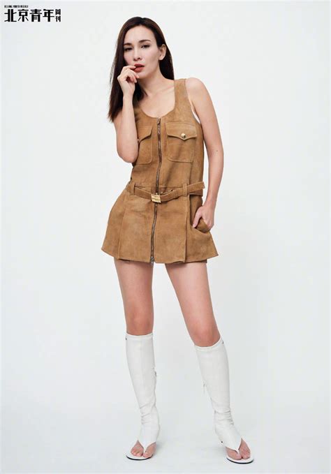 卢靖姗穿露背裙大秀s曲线 长腿迷人镜头张力拉满 搜狐大视野 搜狐新闻