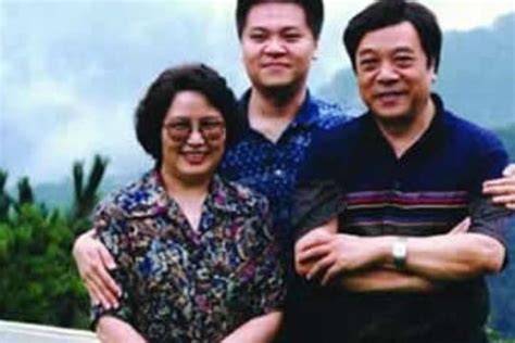 76歲趙忠祥近照，價值5億豪宅曝光，桃色緋聞不斷妻子仍不離不棄 每日頭條