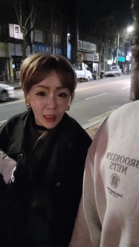 몸에 닿아도 뜨겁지 않은 불은 아재개그 웃긴영상 재밌는영상 퀴즈 넌센스퀴즈 넌센스 유머 개그 코미디 동갑부부 부부 일상이시트콤 아재개그퀴즈 아재