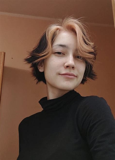 Короткая женская стрижка Стрижка Короткие стрижки Цветные челки