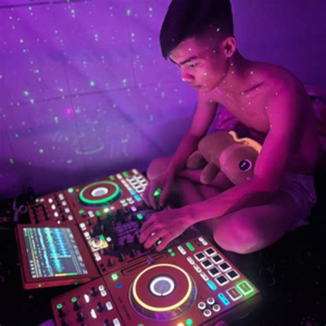 Stream VIETMIX VOL2 XÌN XÌN CON CAC CÔ GÁI Ở PHƯƠNG XA REMIX by Bé Đông Music Listen online