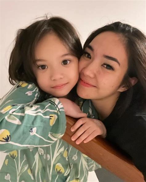 5 Potret Gisel Tanpa Makeup Mama Cantik Bikin Klepek Klepek