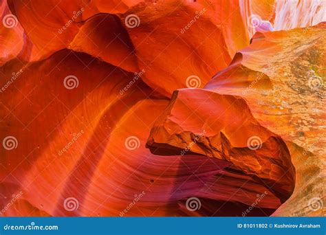 Juego Incre Ble De La Luz Y Del Color Foto De Archivo Imagen De Travieso Modelo