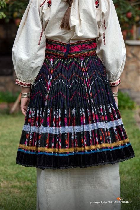 ДВУПРЕСТИЛЧЕНА НОСИЯ ОТ СЕЛО ВЪБЕЛ НИКОПОЛСКО Втора половина на ХІХ началото на ХХ век