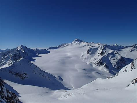 무료 이미지 자연 날씨 스키 타기 시즌 산등성이 정상 회담 오스트리아 겨울 스포츠 의지 산들 알프스 산맥