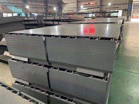 Stationary Loading Dock Leveler Hydraulic For Loading Bay 15 Ton Capacity Dock Leveler And