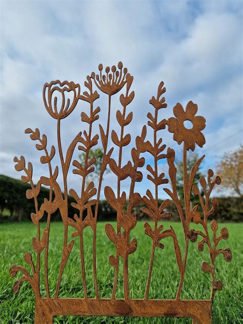Metal Wildflowers Style 2 The Rusted Bumble Bee