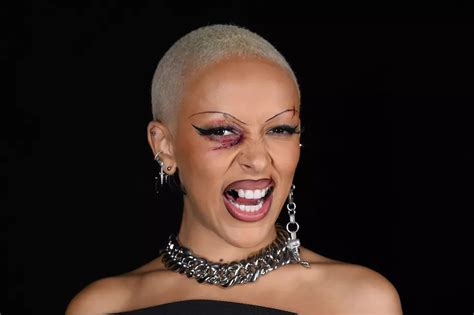 Doja Cat Exposes Breast Due To Birthday Party Wardobe Malfunction