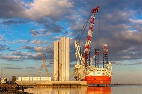 The Wind Peak Vessel Loading Siemens Gamesa Wind Turbine Components In Hull England Uk