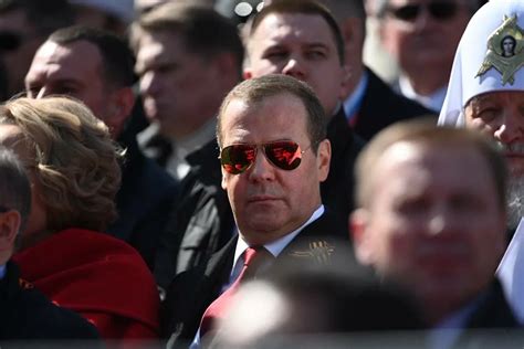 Медведев В мире есть страны готовые передать Ирану ядерный боекомплект