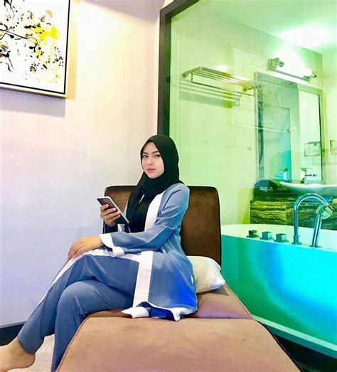 Anida Jaafar Di Instagram Bagaikan Langit Di Sore Hari Bewarna Biru