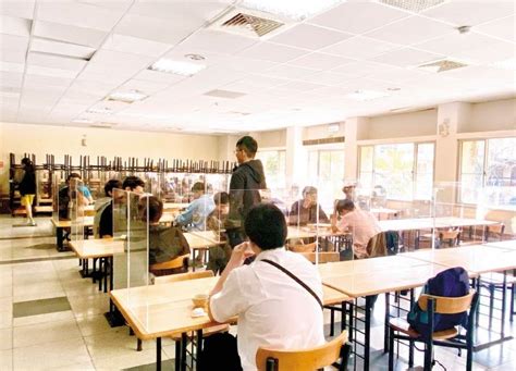 台嘉义大学系主任性骚女学生被停职 摸腰紧抱还挖破裤洞 星岛日报