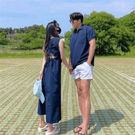 4컬러뒷트임 바스락 롱 나시 원피스 반팔 카라티 여름 커플룩 시밀러룩 바다 여행 데이트 휴양지룩 나일론 섹시 백리스 민소매 티셔츠 꾸안꾸 데일리 남녀공용 커플티 소라 에이블리