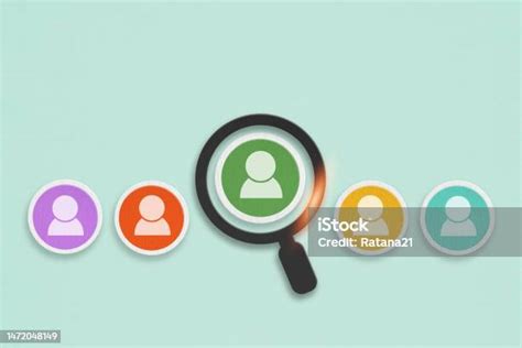 구매자 페르소나와 대상 고객 개념을 위해 돋보기로 자른 그런 지 백서에 내부 사람 아이콘 고객 심리 프로필 또는 특성 개인화된 마케팅 기술에 대한 스톡 사진 및 기타 이미지