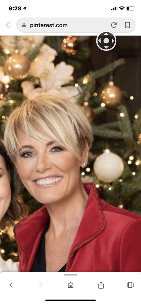 Pin By Geraldine Reilly On Favourites Short Silver Hair Messy Short