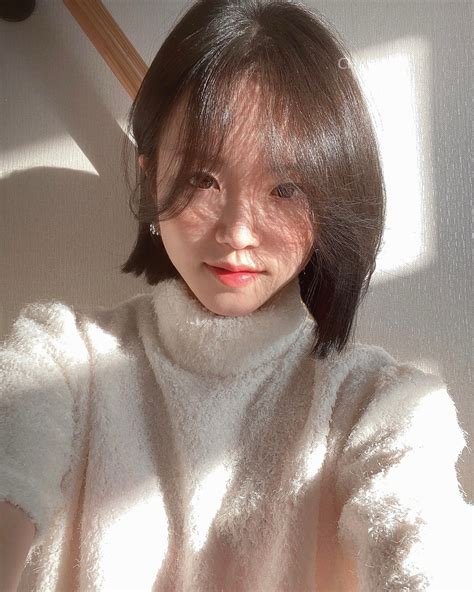 차홍룸 방배점 김준엽 헤어컨설팅 단발레이어드 태슬컷 중단발 나 오늘 단발했는데 깔끔하고 가벼운 질감이 예쁜 슬릭펌 태슬컷 ‘ 공기감이 가득하게