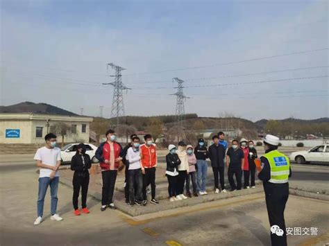 安图公安交警针对驾校学员开展“一盔一带”交通安全宣传澎湃号·政务澎湃新闻 The Paper
