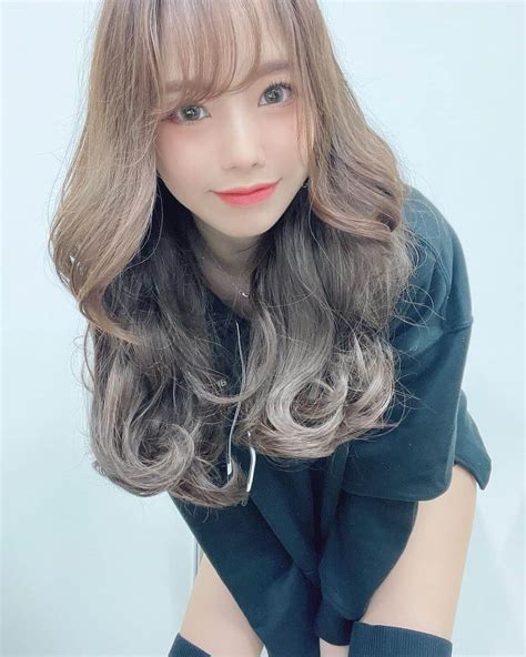 朝比奈果歩さんのインスタグラム写真 朝比奈果歩instagram 「みんな大好きロン毛の朝比奈さん（笑） 、 、 、 、 脚 美脚 自撮り セルフィー セルカ レースクイーン