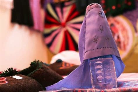 بطری برقع پوش در کابل کجارو