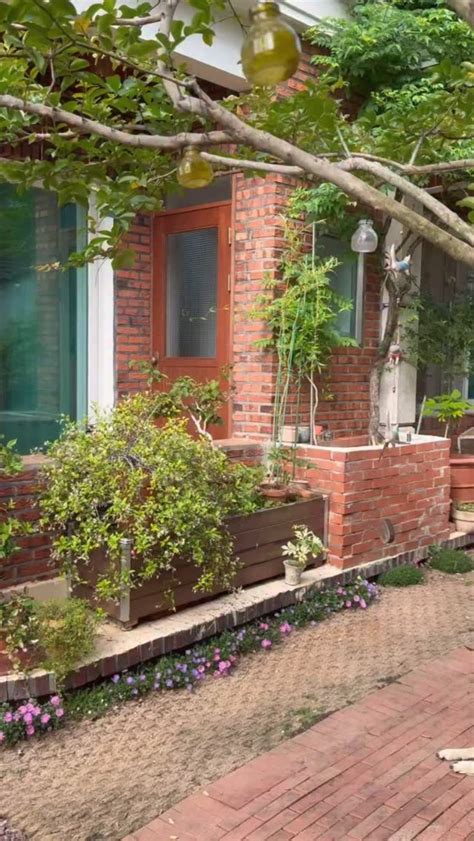 22도씨 코티지 인테리어 책이랑 커피 좋아하시는 분이라면 꼭 한번 들러보셨으면 하는 곳이에요☕️ 오랜만에 가족들과 1박 2일로 서울 연천을 다녀왔는데 지은이가 너무