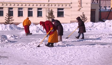 Гандантэгчэнлин хийд Сар шинийн баярт зориулан их цэвэрлэгээ эхлүүллээ