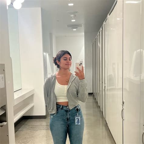 Roxy Roxyfigueroa • Threads Say More