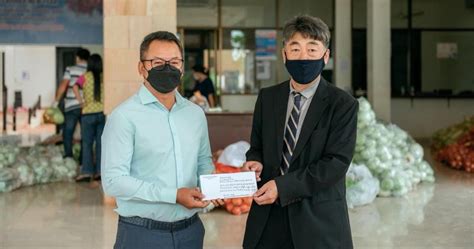 រដ្ឋបាលខេត្តសៀមរាប បានទទួលអំណោយពី ក្លឹបបាល់ទាត់អង្គរថាយហ្គឺ