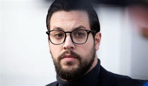 Αρραβώνες για τον Μάνο Δασκαλάκη και την νέα του σύντροφο Πότε εκδικάζεται το διαζύγιό του με