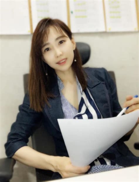 변신 출근룩 🪄 주말 휴일 월요일 까지 비 예보있음 ☔️ 최형우 Kbs 라디오기상캐스터 Facebook