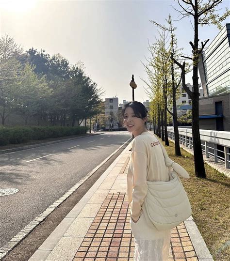 아이보리색 코디를 찰떡으로 소화한 배우… 인스티즈 Instiz 인티포털 카테고리