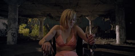 Naked Maika Monroe In It Follows