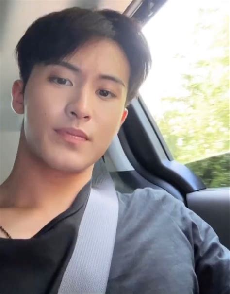 Do I Love Him What Is Love Mark Lee Radiohead Nct 127 Mark Cute Asian Guys Leo Men Good