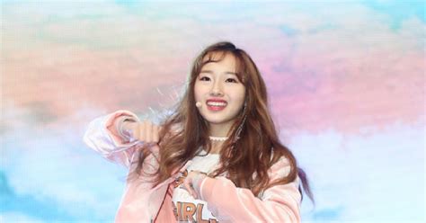 크리샤 츄 컴백 위해 5kg 감량 후 깃털 점프