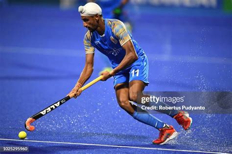 Mandeep Singh Hockey Photos And Premium High Res Pictures Getty Images
