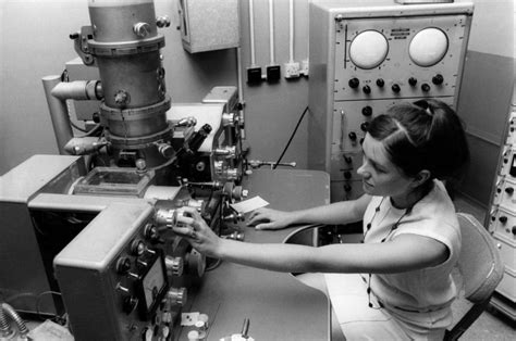 Operating The Microscan Genome Gallery