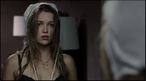 Lili Simmons