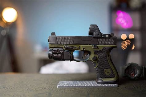 Custom Glock 19 Build Review UN12Magazine