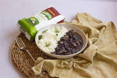 Feijoada Receta Tradicional Brasileña Con Arroz Brillante