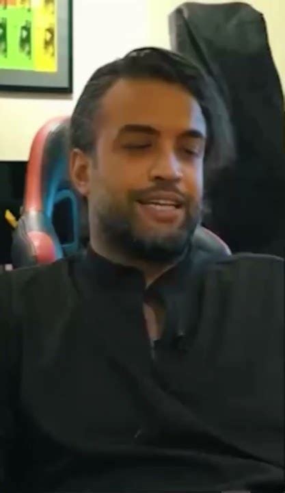 بنیامین میگه با کسی که میگه در حالت طبیعی نیستم بریم آزمایشگاه بنیامین