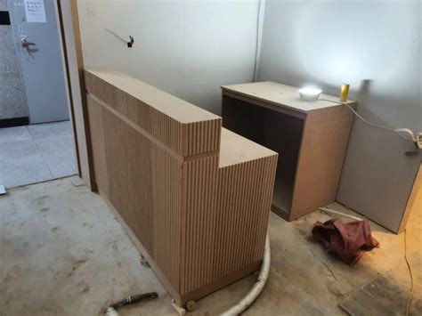 템바보드 카운터가 예쁜 미용실인테리어 마감현장 사무실인테리어 공사 전문업체 Home Trash Can